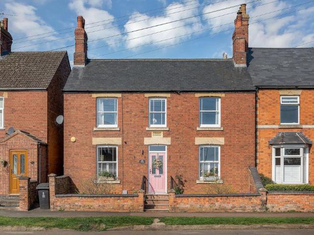 4 bedroom terraced house for sale