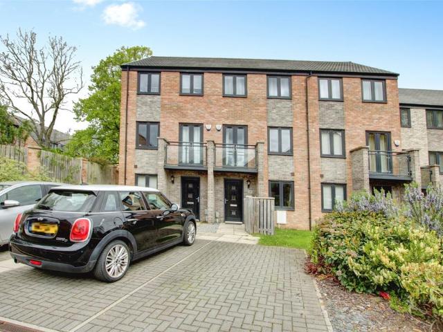 4 bedroom terraced house for sale