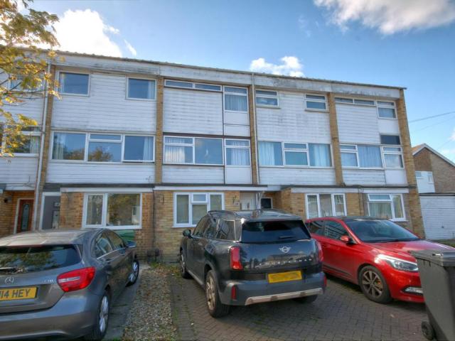 4 bedroom terraced house for sale