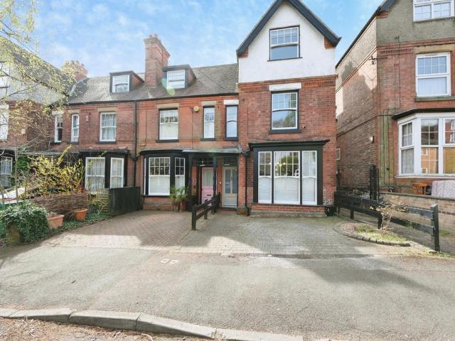 4 bedroom end of terrace house for sale