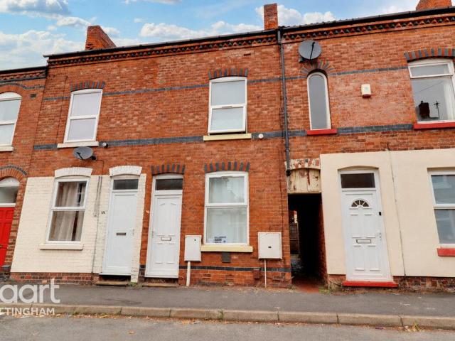 4 bedroom terraced house for sale