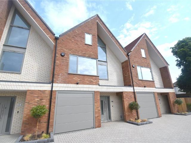 4 bedroom terraced house for sale