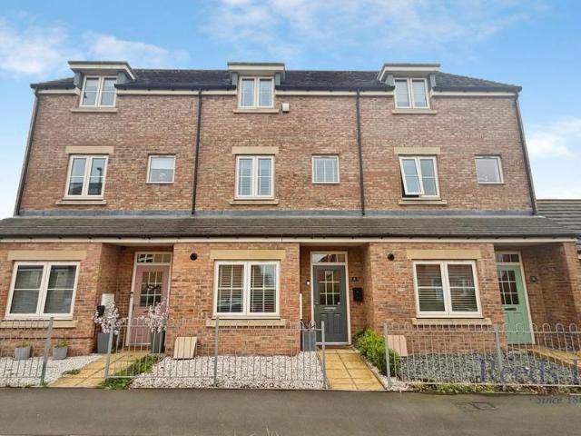 4 bedroom terraced house for sale