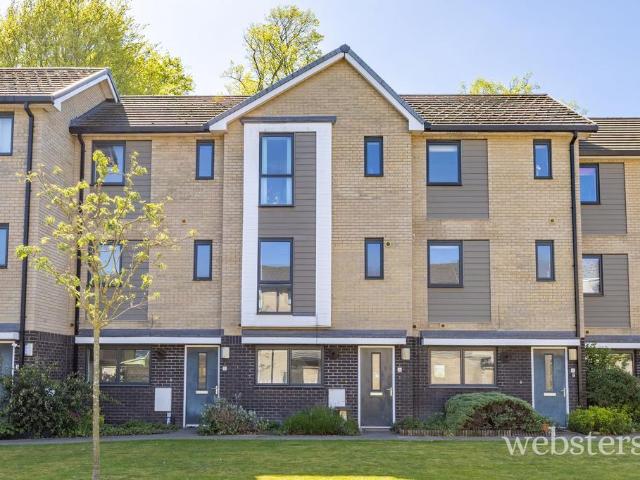 4 bedroom terraced house for sale