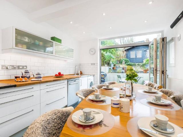 4 bedroom terraced house for sale