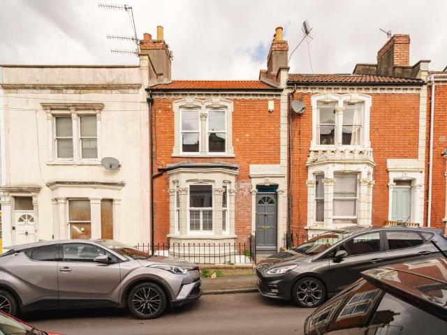 4 bedroom terraced house for sale