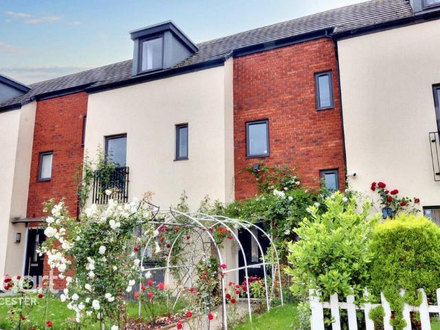 4 bedroom terraced house for sale