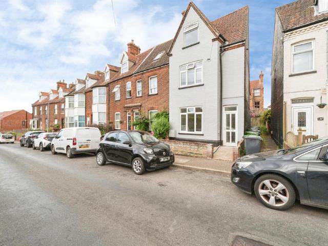 4 bedroom terraced house for sale