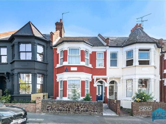 4 bedroom terraced house for sale