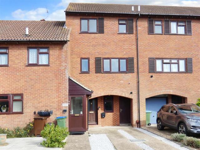 4 bedroom terraced house for sale