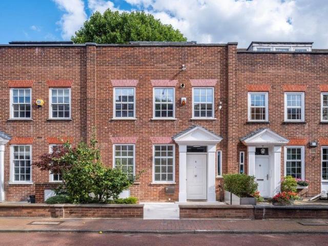 4 bedroom terraced house for sale