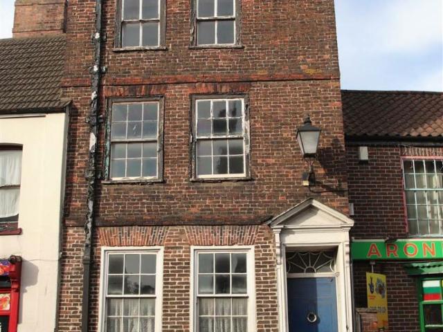 4 bedroom terraced house for sale