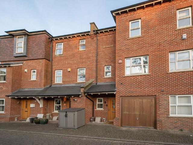 4 bedroom terraced house for sale