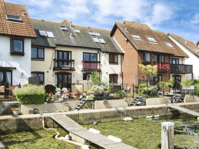 4 bedroom terraced house for sale