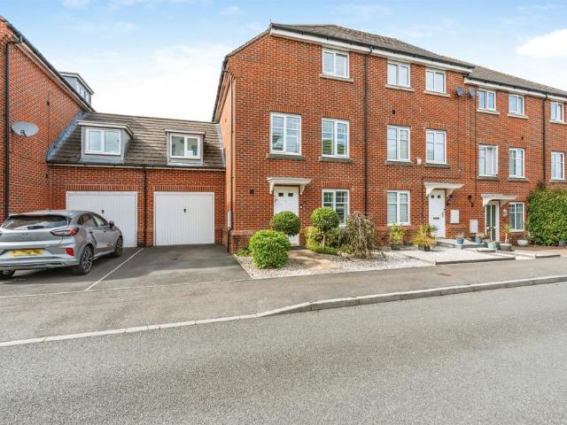 4 bedroom terraced house for sale
