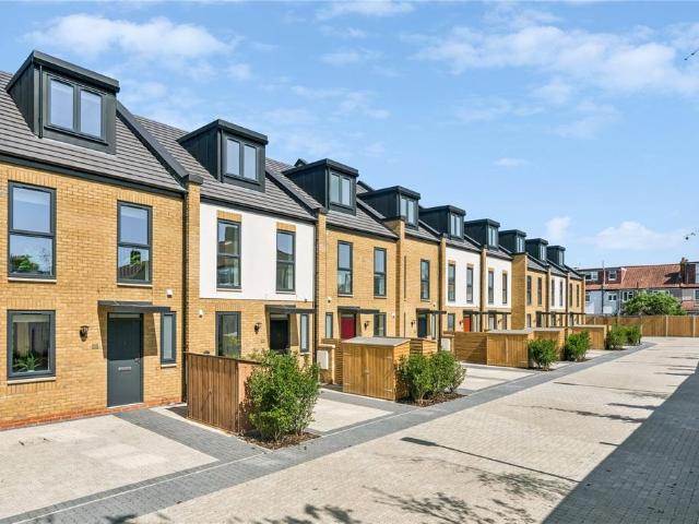 4 bedroom terraced house for sale