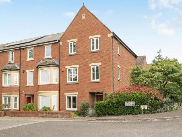 4 bedroom terraced house for sale