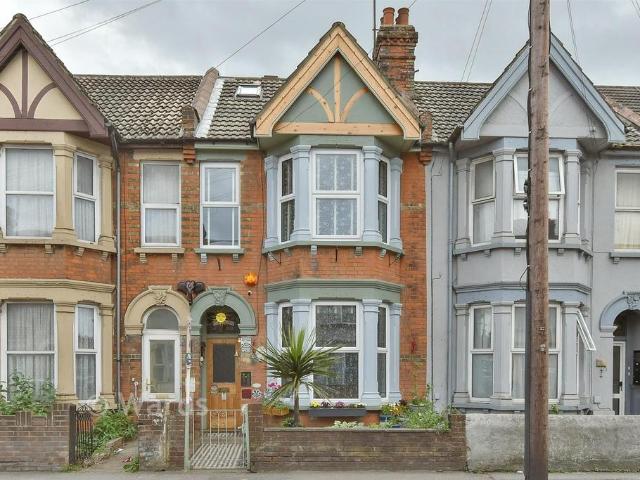 4 bedroom terraced house for sale