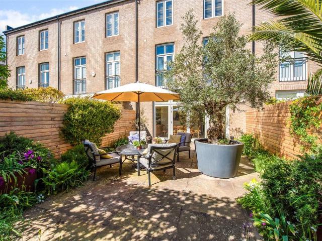 4 bedroom terraced house for sale