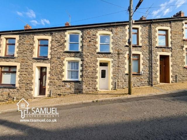 4 bedroom terraced house for sale