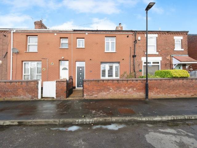 4 bedroom terraced house for sale