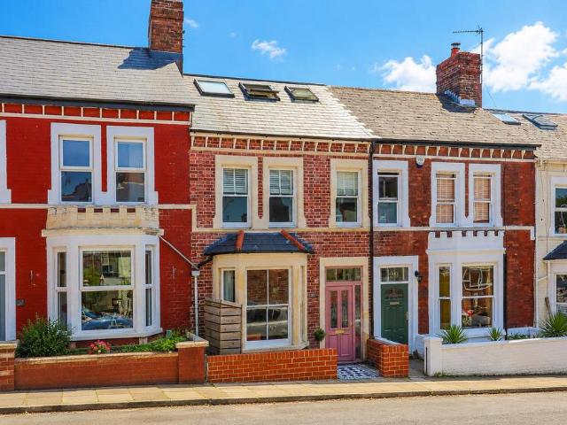 4 bedroom terraced house for sale