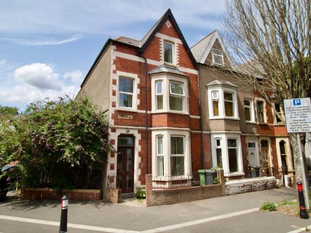 4 bedroom terraced house for sale