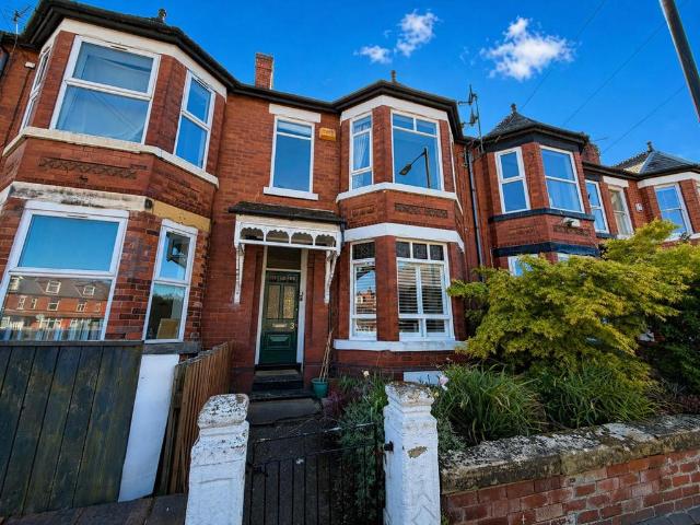 4 bedroom terraced house for sale