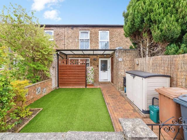 4 bedroom terraced house for sale