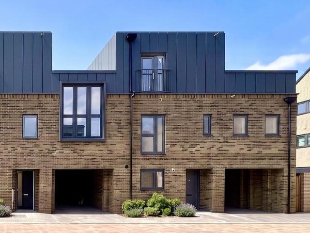 4 bedroom terraced house for sale