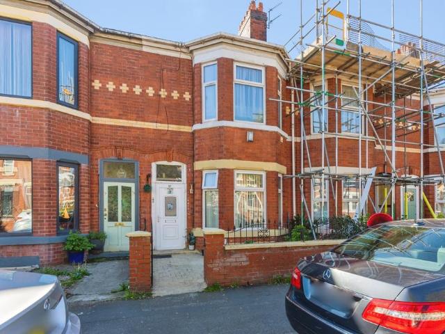 4 bedroom terraced house for sale