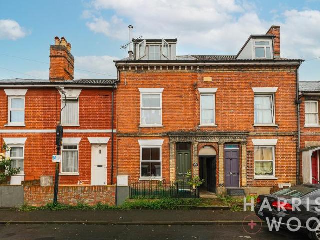 4 bedroom terraced house for sale