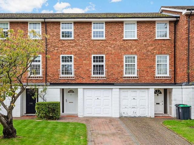 4 bedroom terraced house for sale
