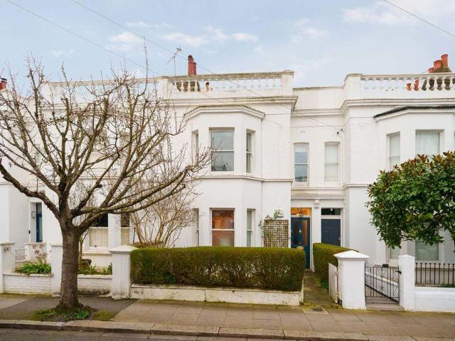 4 bedroom terraced house for sale