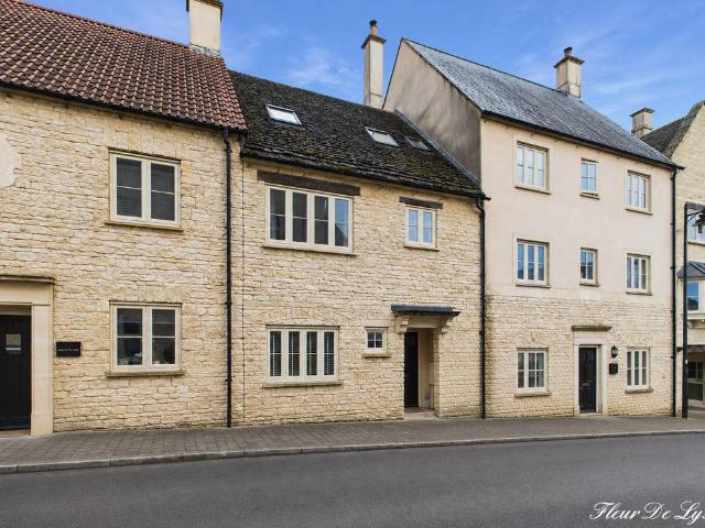 4 bedroom terraced house for sale