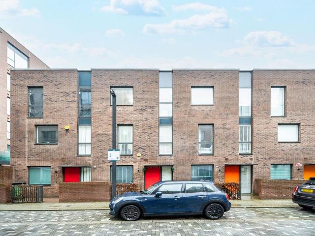 4 bedroom terraced house for sale