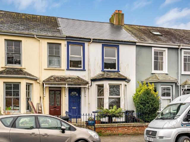 4 bedroom terraced house for sale