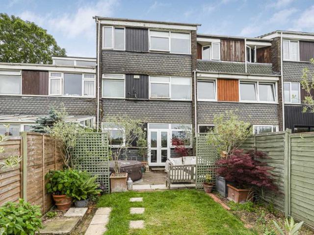 4 bedroom terraced house for sale