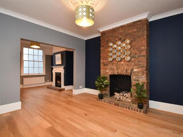 4 bedroom terraced house for sale