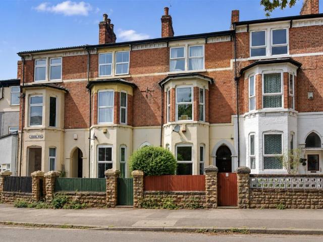 4 bedroom terraced house for sale