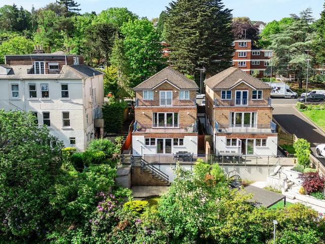 4 bedroom terraced house for sale