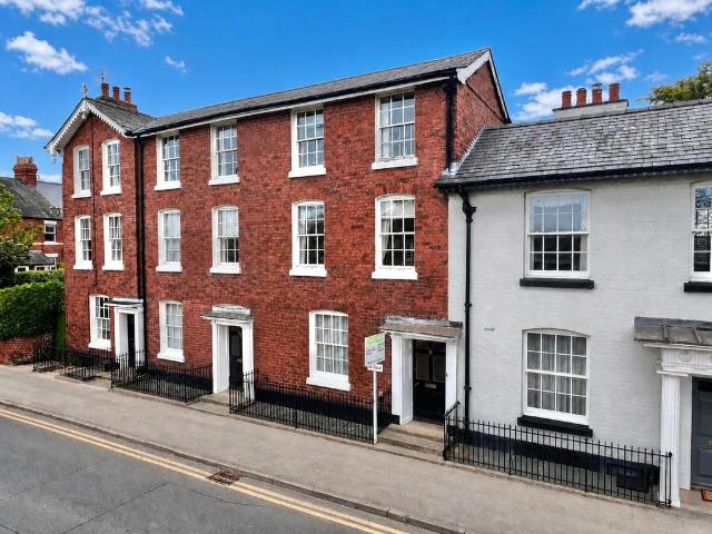 4 bedroom terraced house for sale