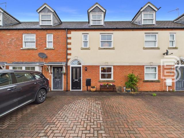 4 bedroom terraced house for sale