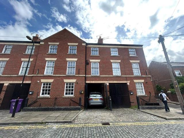 4 bedroom terraced house for sale