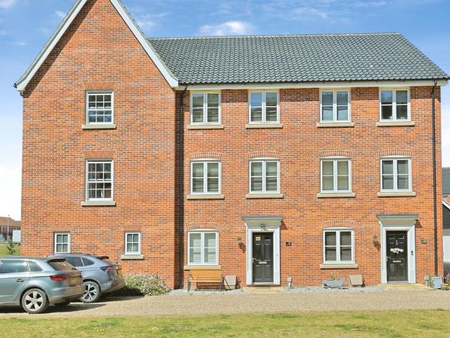 4 bedroom terraced house for sale
