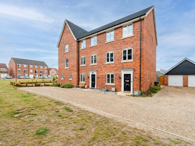 4 bedroom terraced house for sale