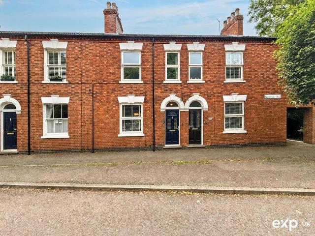 4 bedroom terraced house for sale