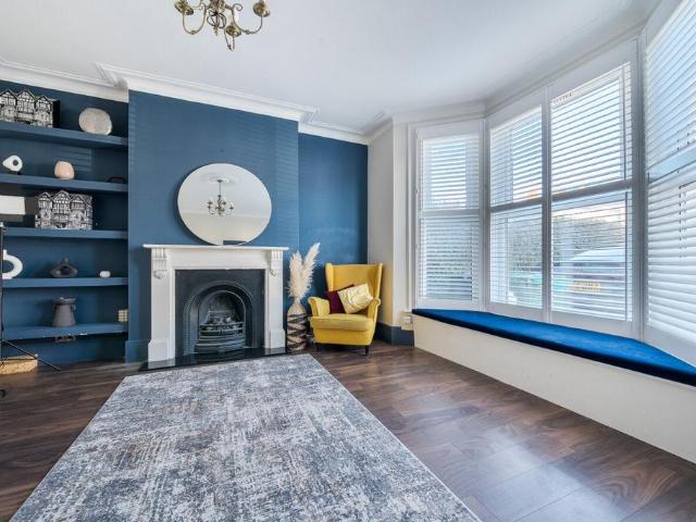 4 bedroom terraced house for sale