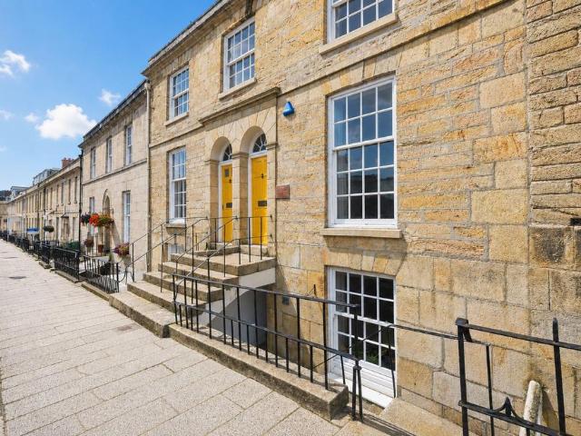 4 bedroom terraced house for sale