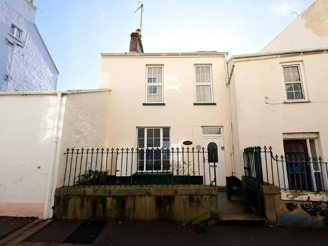 4 bedroom terraced house for sale